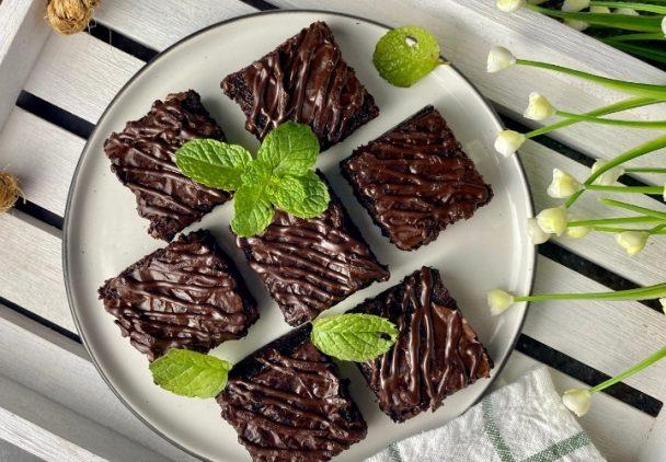 The Ultimate Vegan Chocolate Brownies - Veganiac